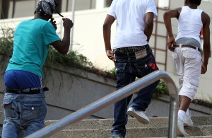 Sagging fashion polls. Do you sag your pants ?- streetsaggers.com