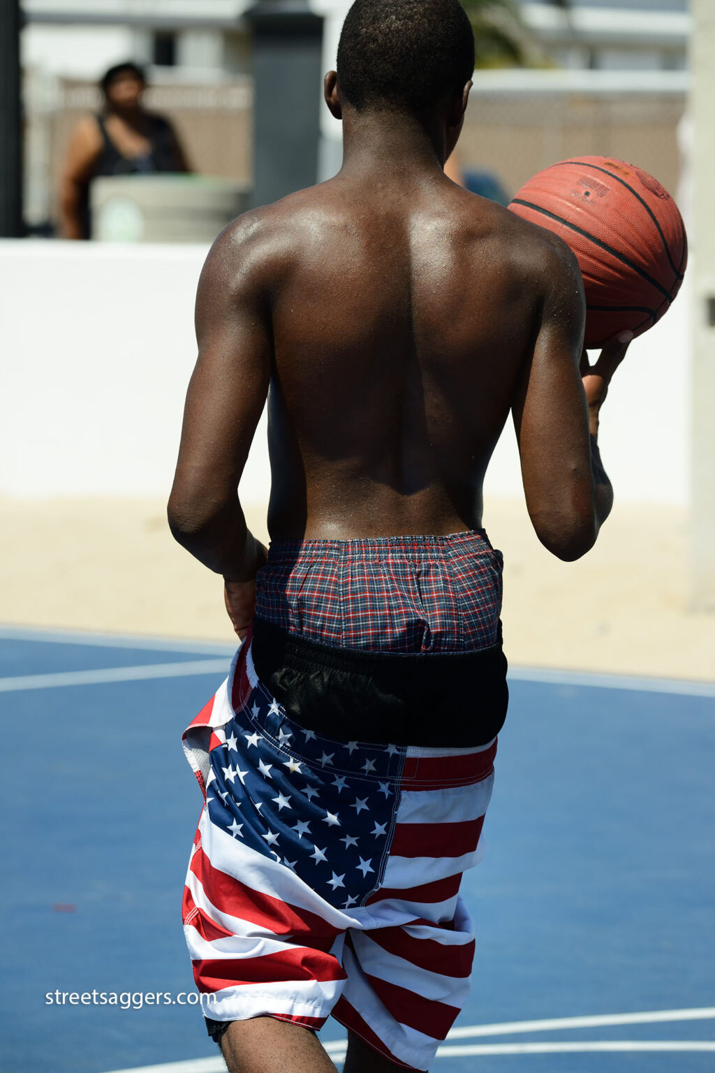 streetsaggers.com - real saggers let them pants hang low sagging